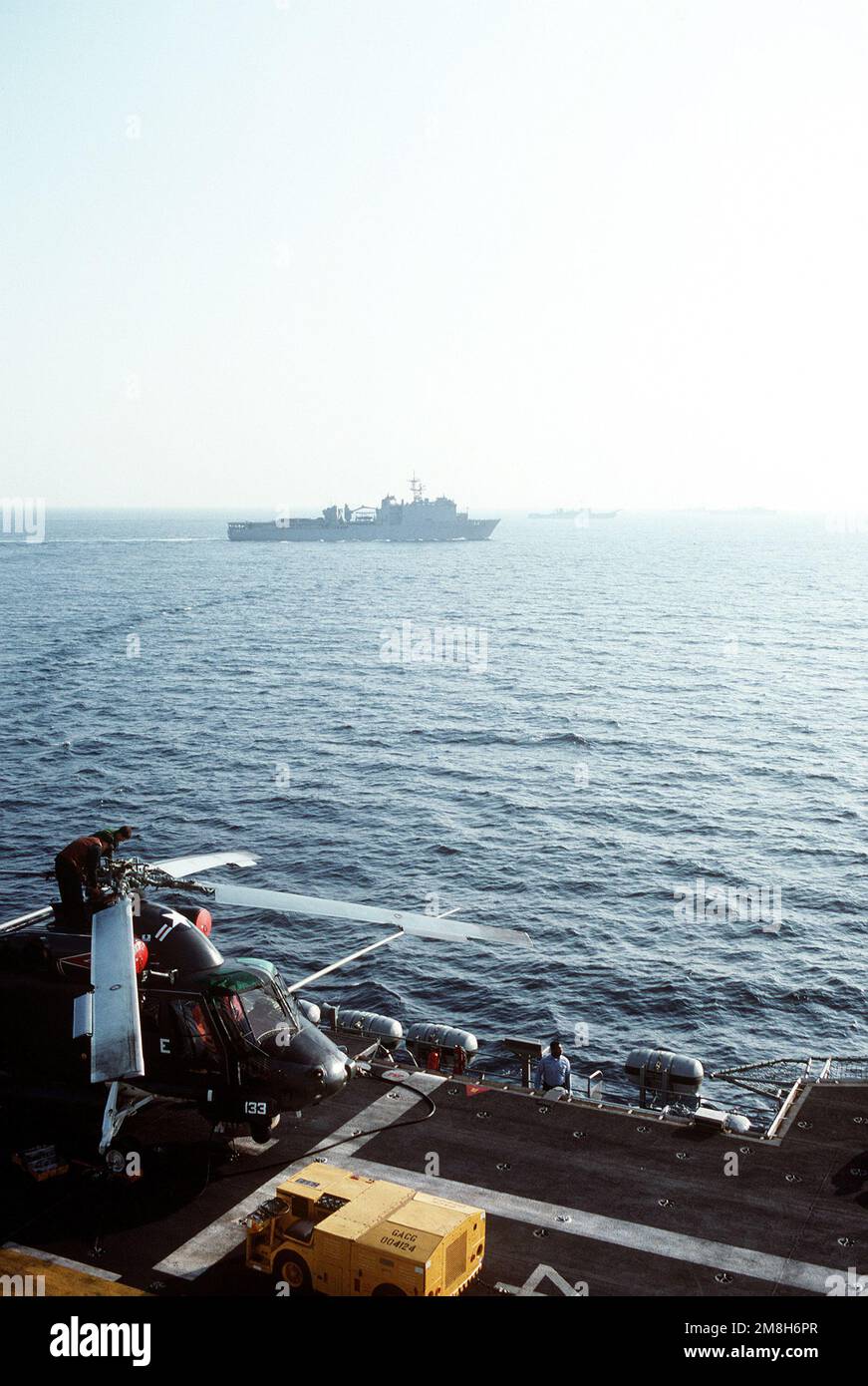 A starboard view of the dock landing ship USS GUNSTON HALL (LSD-44 ...