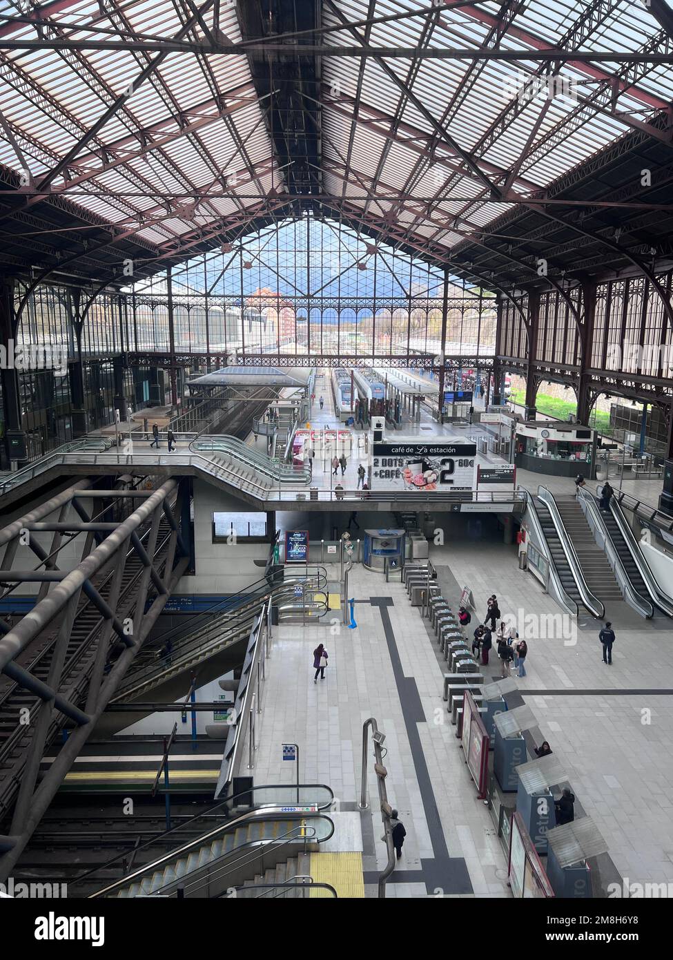 Interior of the Principe Pio railway station Stock Photo - Alamy