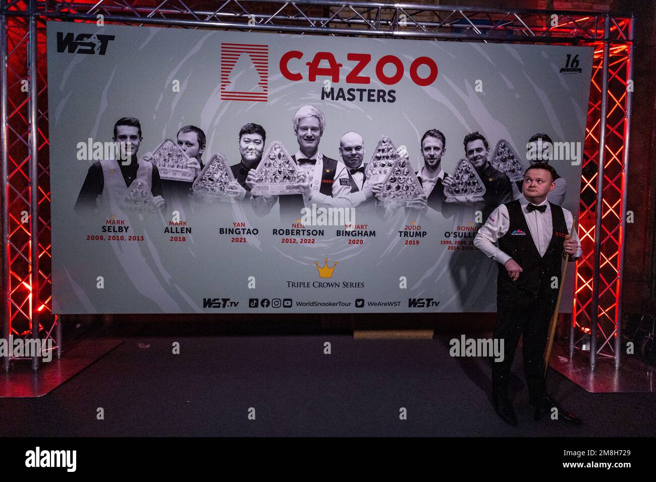 Shaun Murphy before walking out during day six of the Cazoo Masters at ...