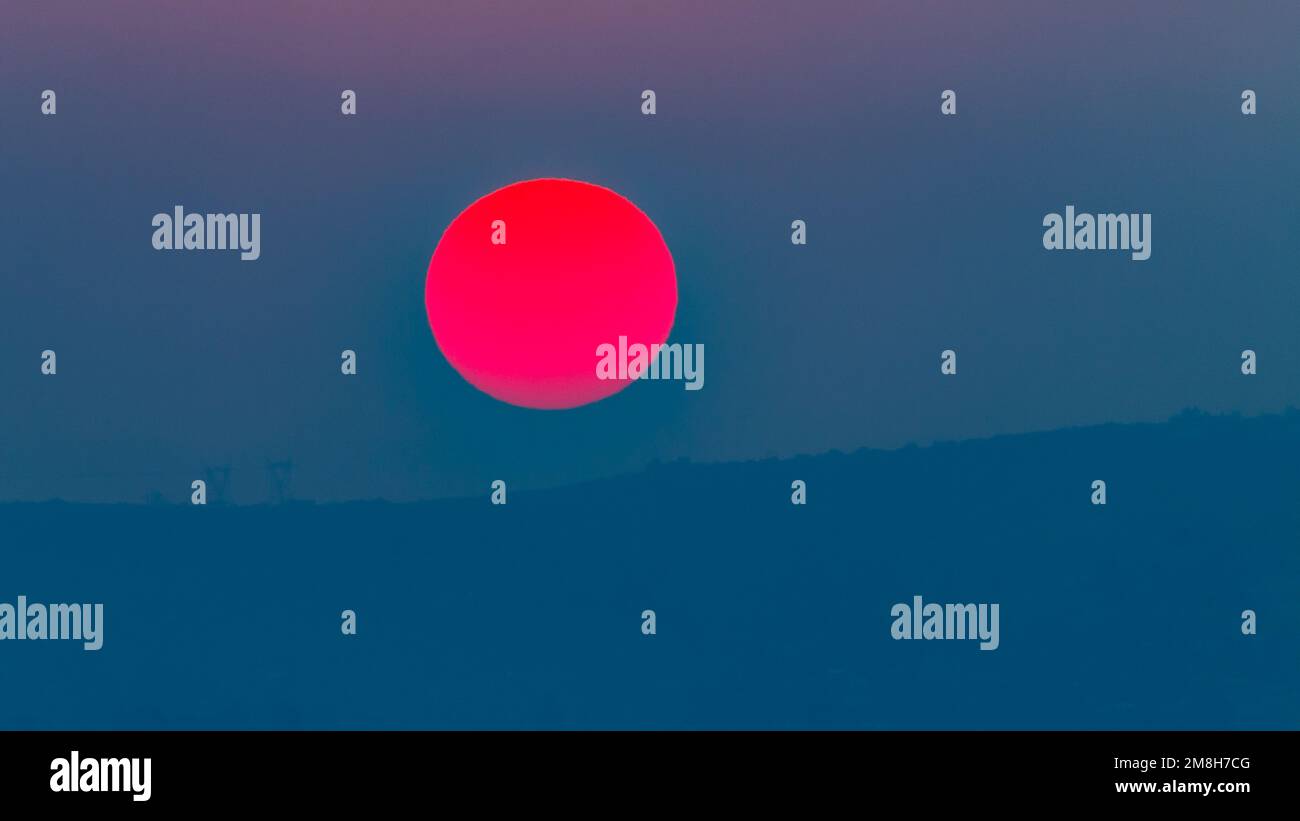 Sundowm setting sun hi-res stock photography and images - Alamy