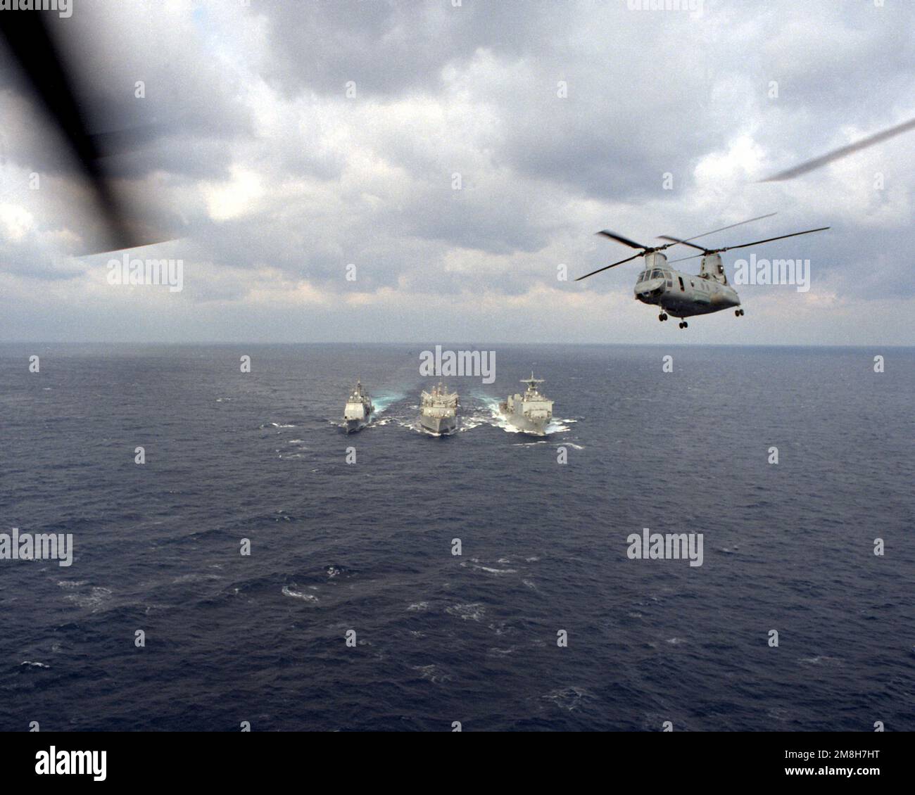 A Marine Medium Helicopter Squadron 261 (HMM-261) CH-46E Sea Knight ...