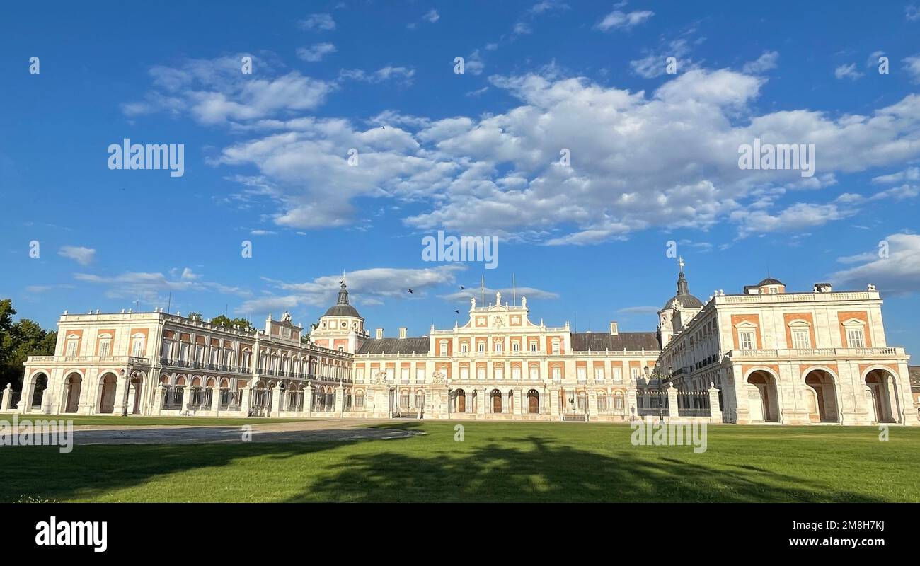 Exterior of the royal palace of Aranjuez Stock Photo - Alamy
