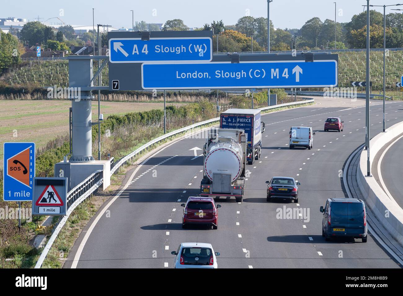 Taplow, Buckinghamshire, UK. 6th October, 2022. Stopped Vehicle ...