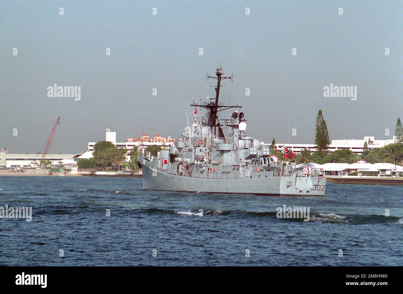 A port quarter view of the Norwegian frigate KNM TRONDHEIM (F-302 ...
