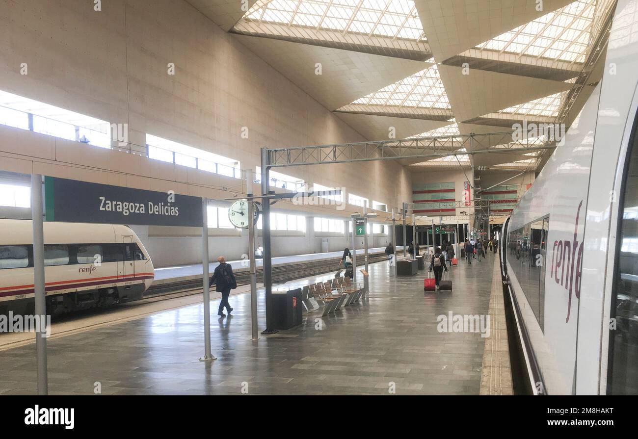 Movement of trains in the railway station of Zaragoza Stock Photo - Alamy