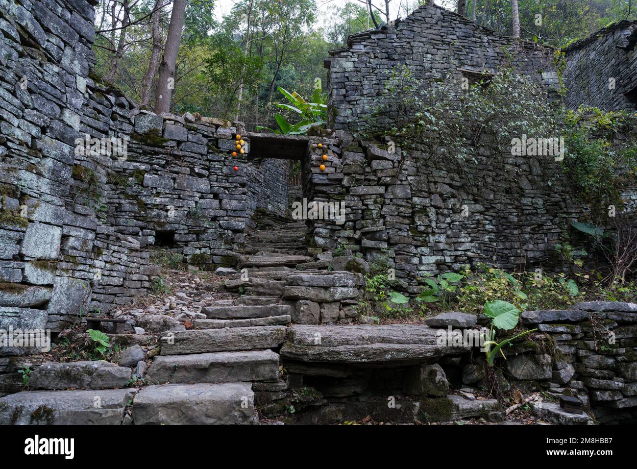 Guangxi yangshuo ancient shicheng Stock Photo - Alamy