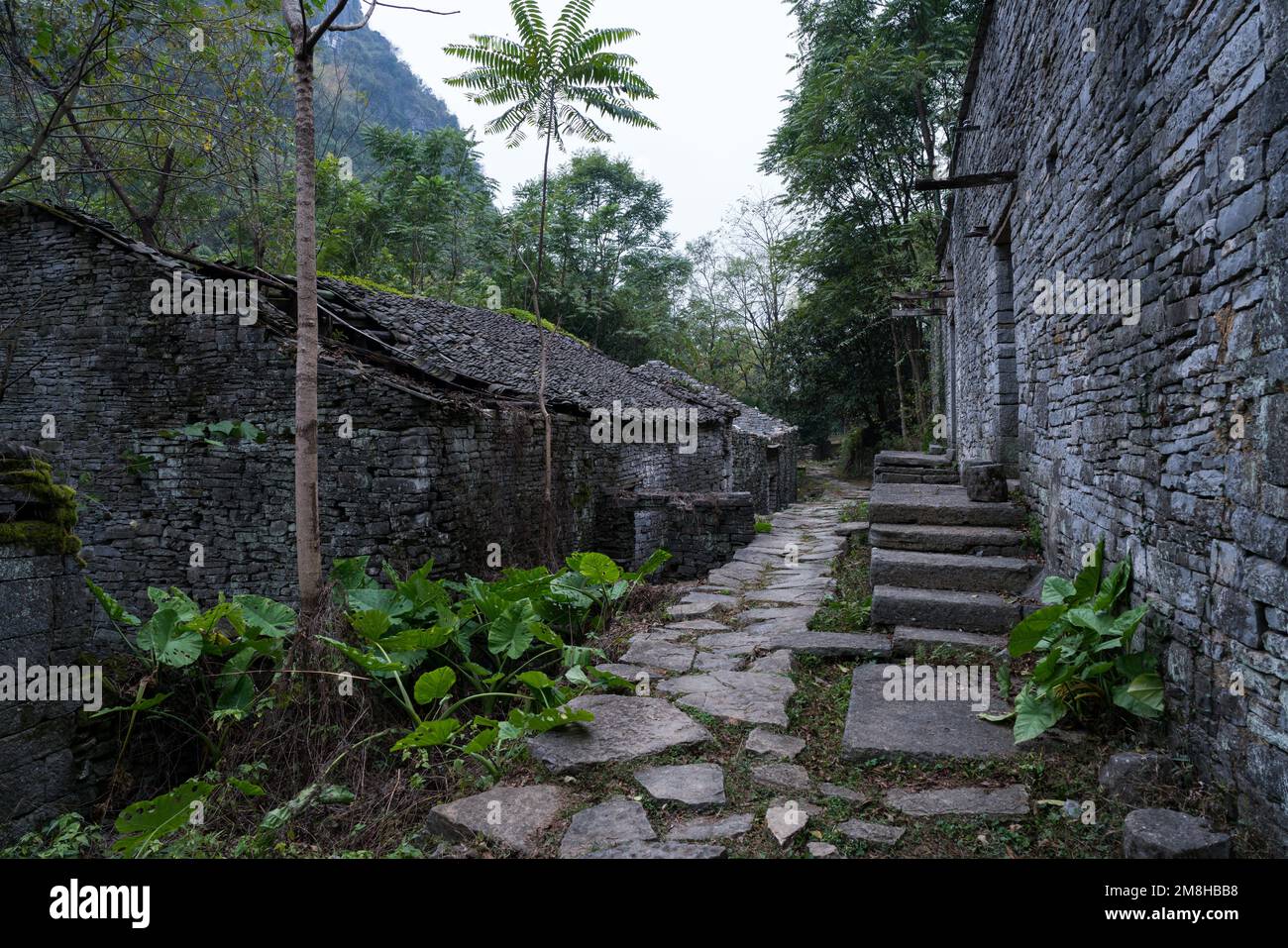 Guangxi yangshuo ancient shicheng Stock Photo - Alamy