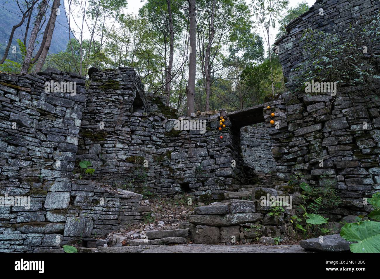 Guangxi yangshuo ancient shicheng Stock Photo - Alamy