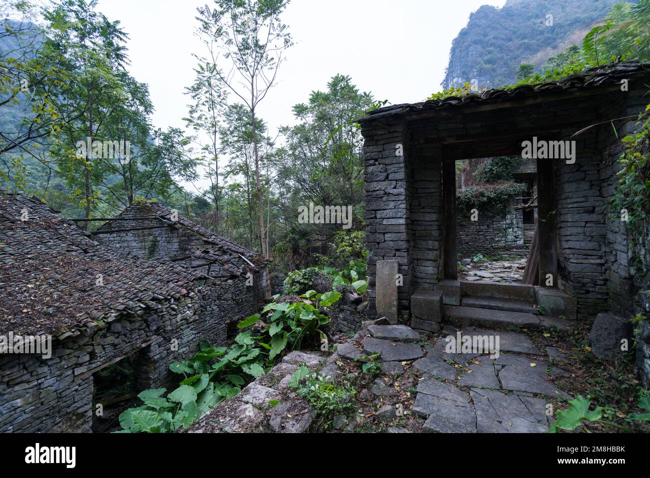 Guangxi yangshuo ancient shicheng Stock Photo - Alamy
