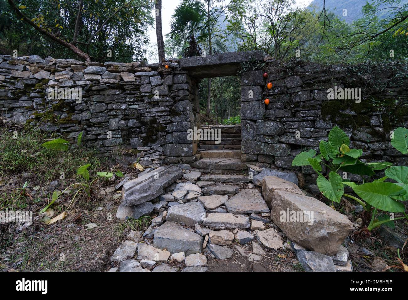Guangxi yangshuo ancient shicheng Stock Photo - Alamy
