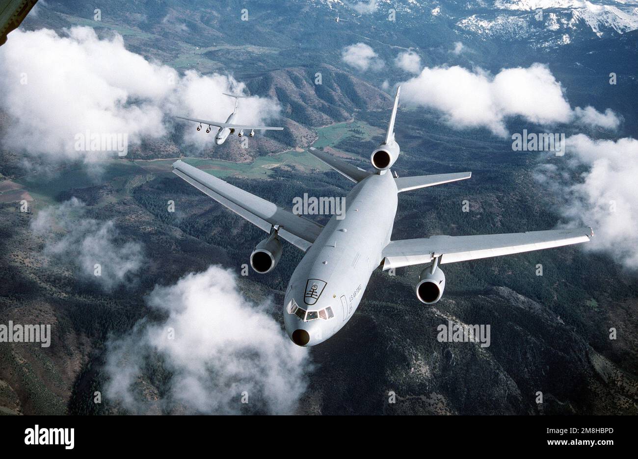 141 air refueling wing hi-res stock photography and images - Alamy