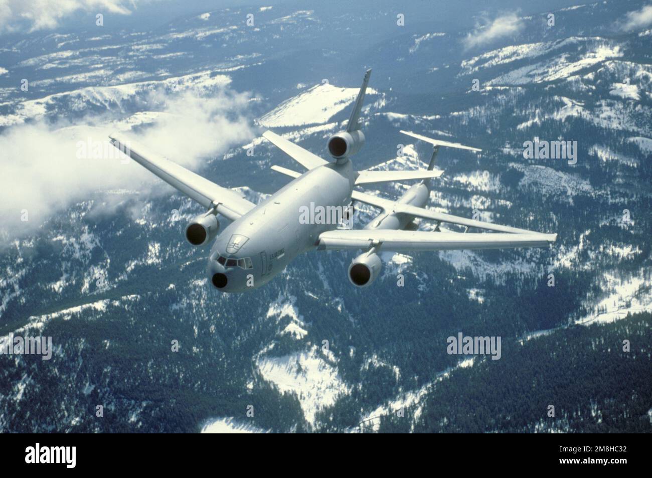 141 air refueling wing hi-res stock photography and images - Alamy