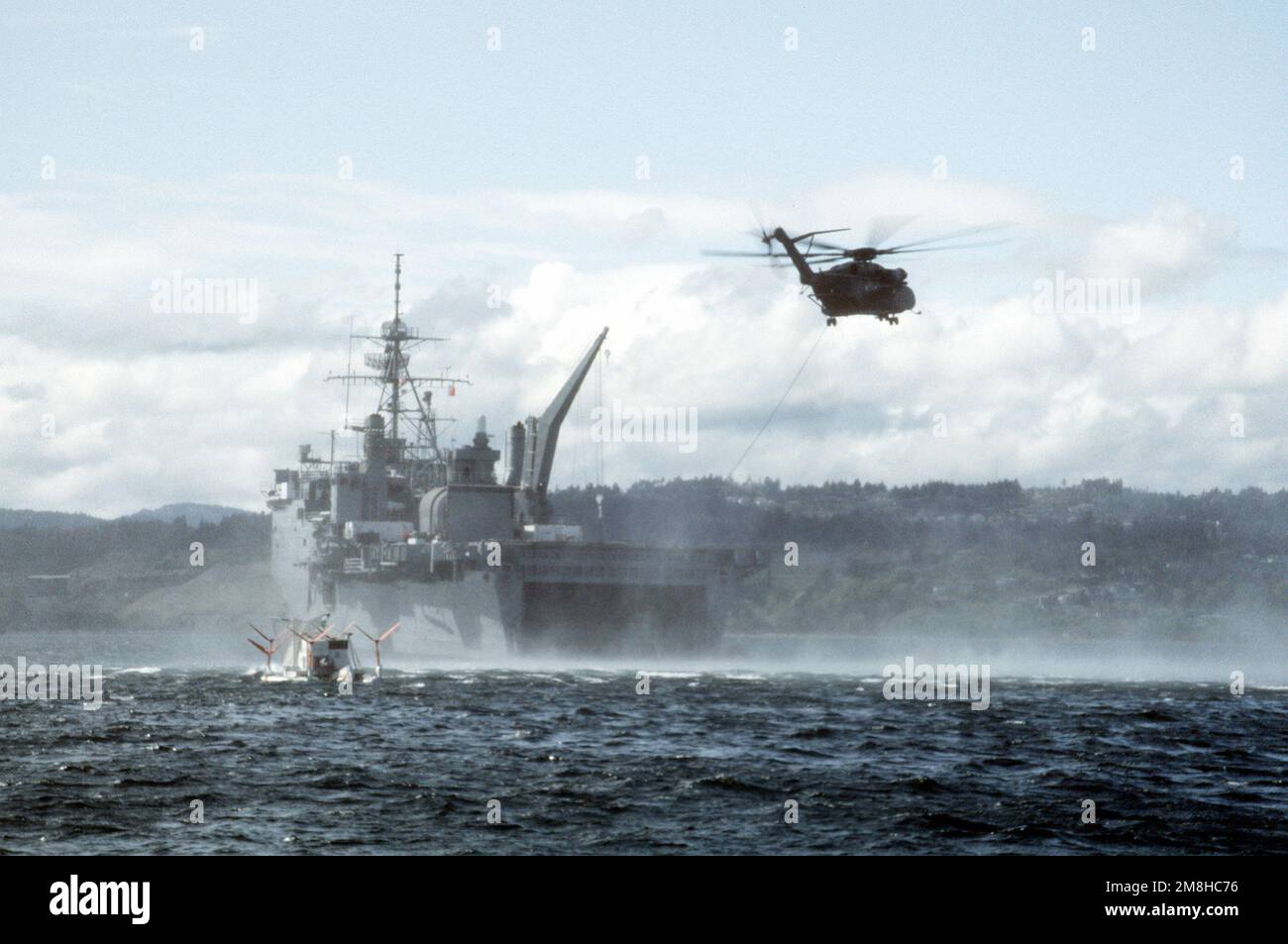 A Helicopter Mine Countermeasures Squadron 15 (HM-15) MH-53E Sea Dragon ...