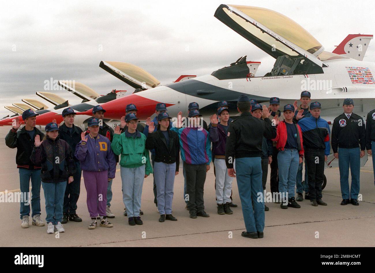 F 16 program hi-res stock photography and images - Alamy