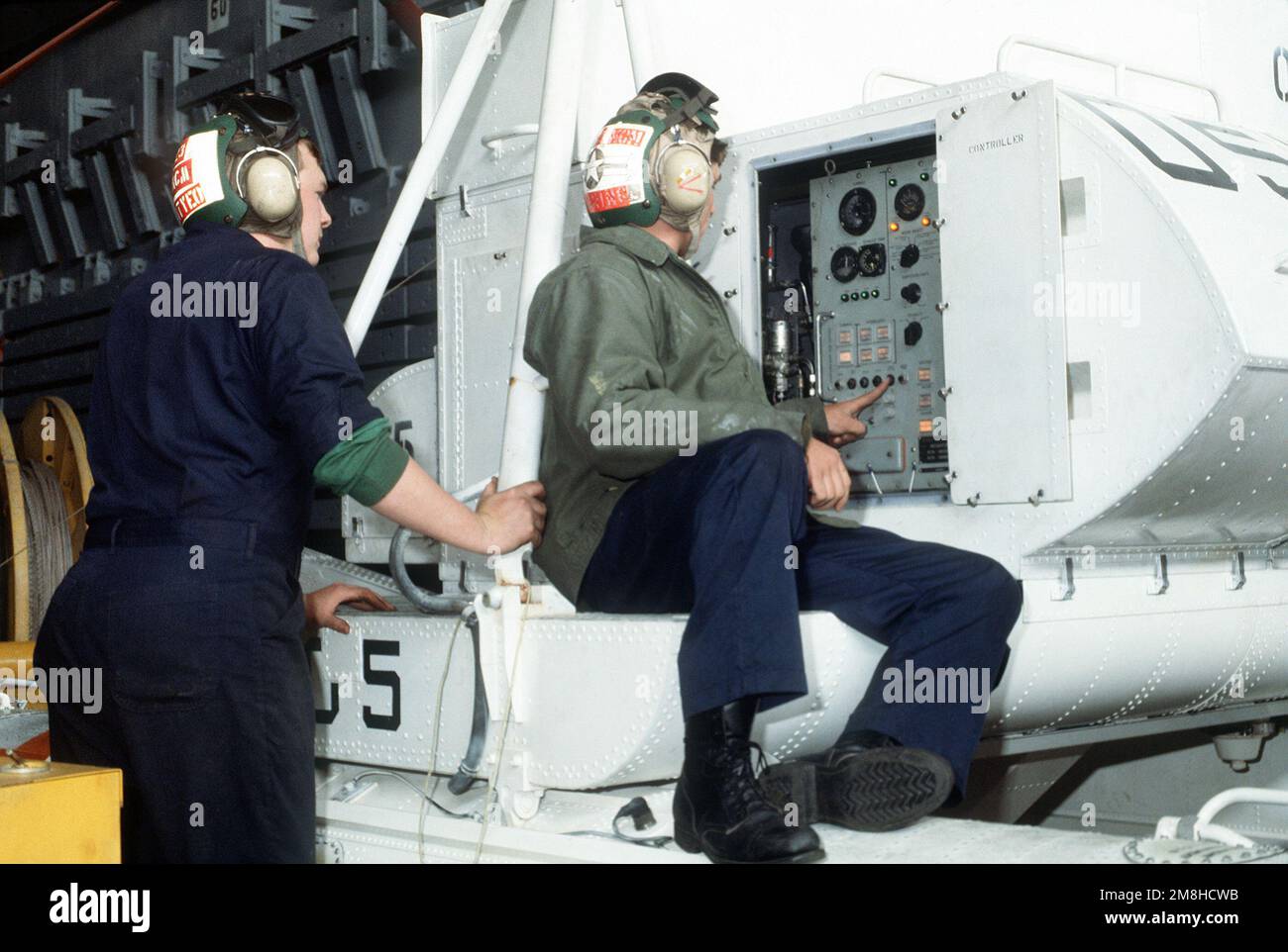 Members of Helicopter Mine Countermeasures Squadron 15 (HM-15) service ...