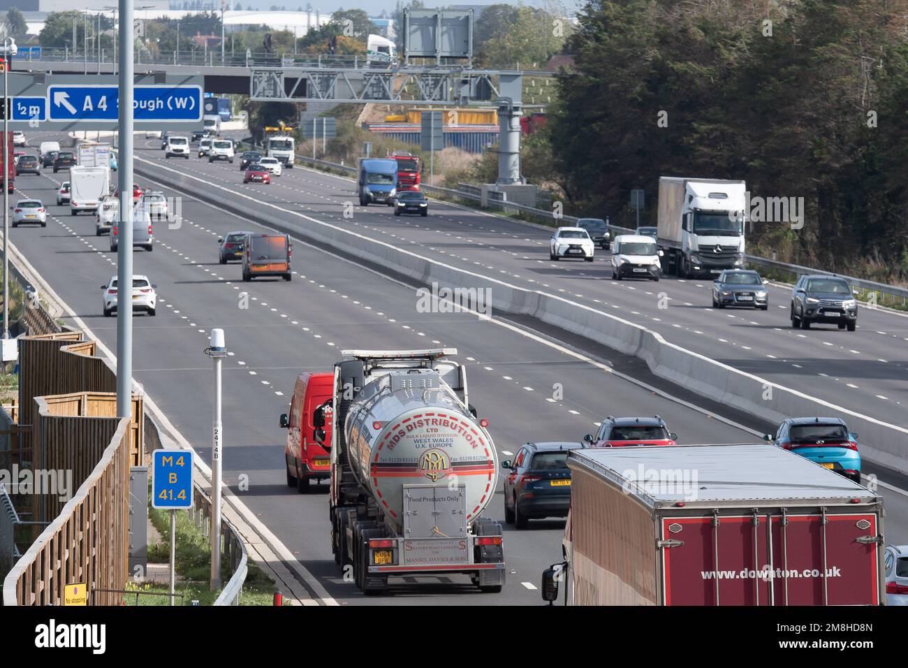 Dorney Reach, Buckinghamshire, UK. 6th October, 2022. Stopped Vehicle ...