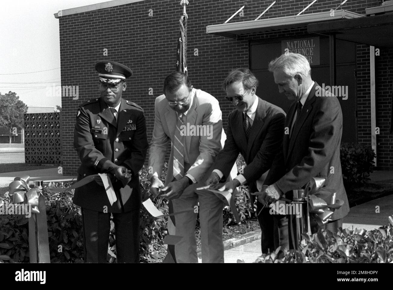 Robert mcknight left hi-res stock photography and images - Alamy