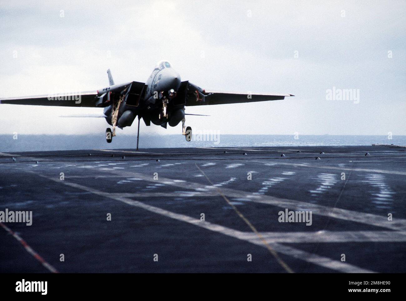 An F-14A Tomcat aircraft lands aboard the aircraft carrier USS AMERICA ...