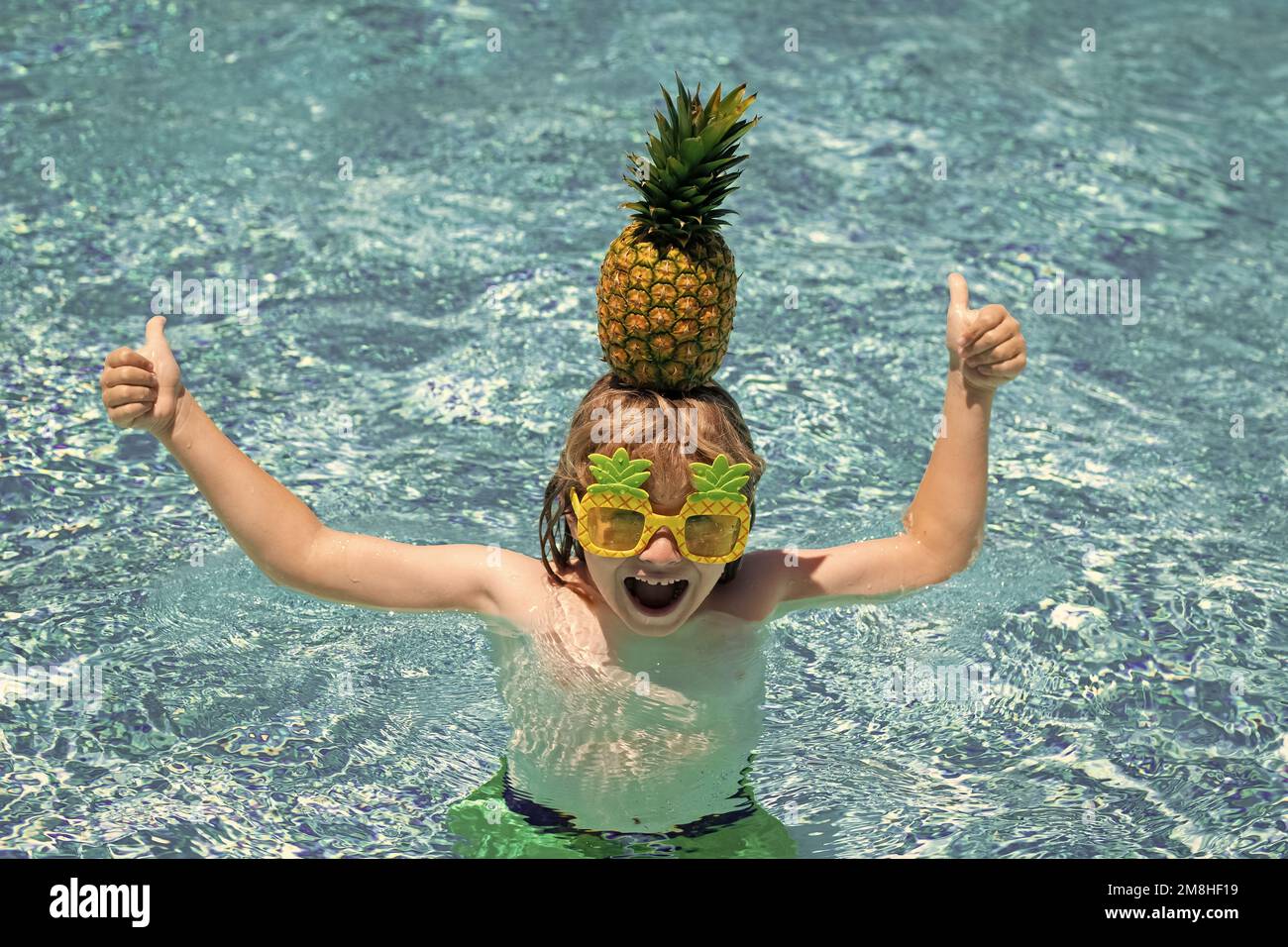 Kids and sea hi-res stock photography and images - Alamy