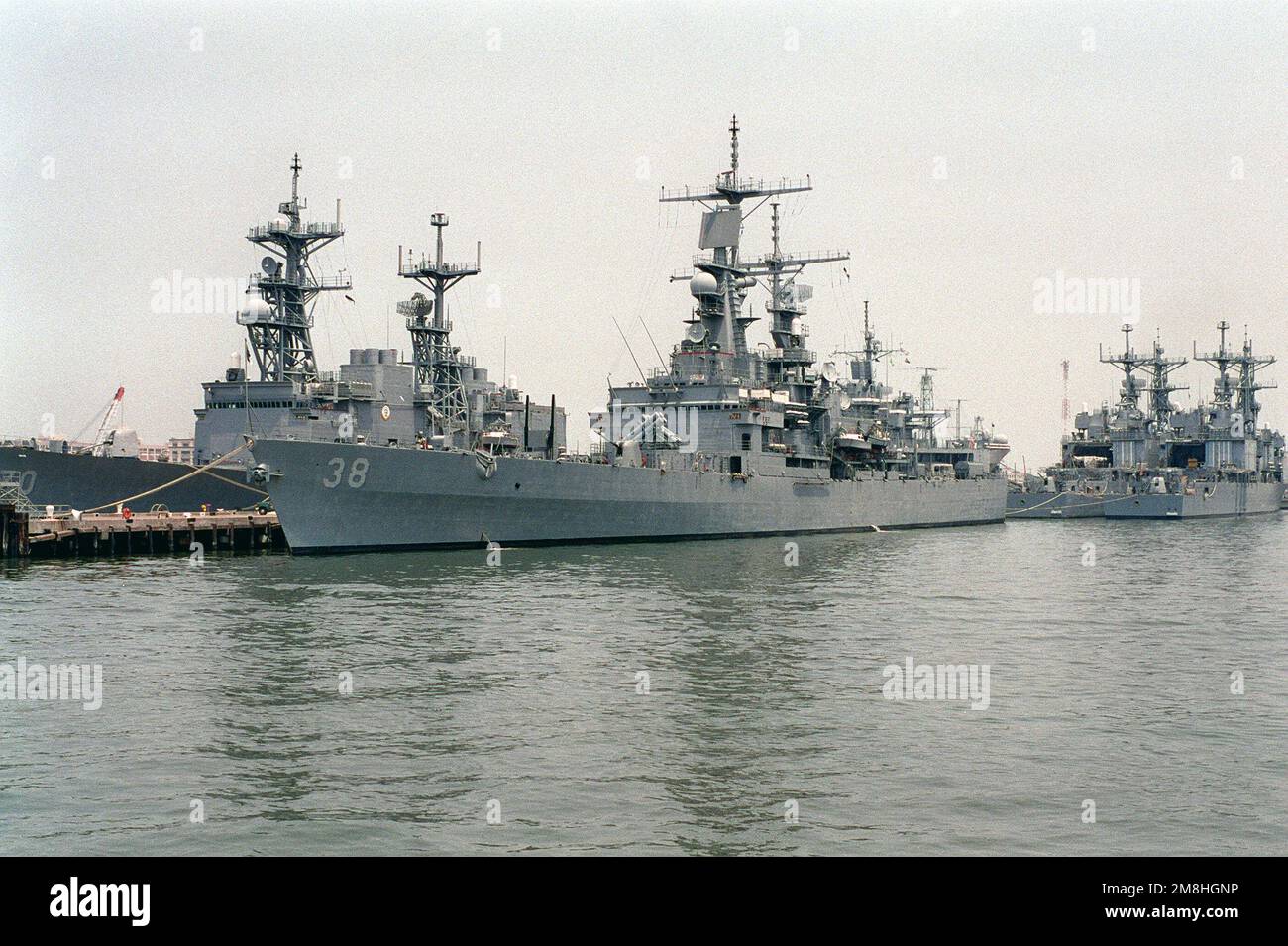 A port bow view of the guided missile cruiser USS VIRGINIA (CGN-38 ...