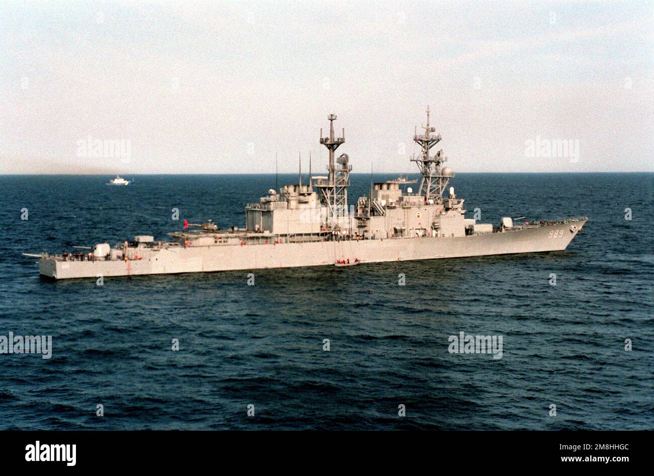 Uss deyo dd 989 hi-res stock photography and images - Alamy