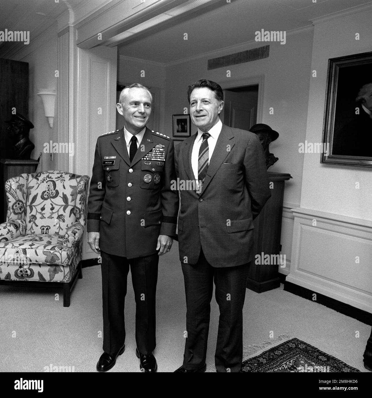 Secretary of Defense Caspar W. Weinberger hosts swearing-in of General ...