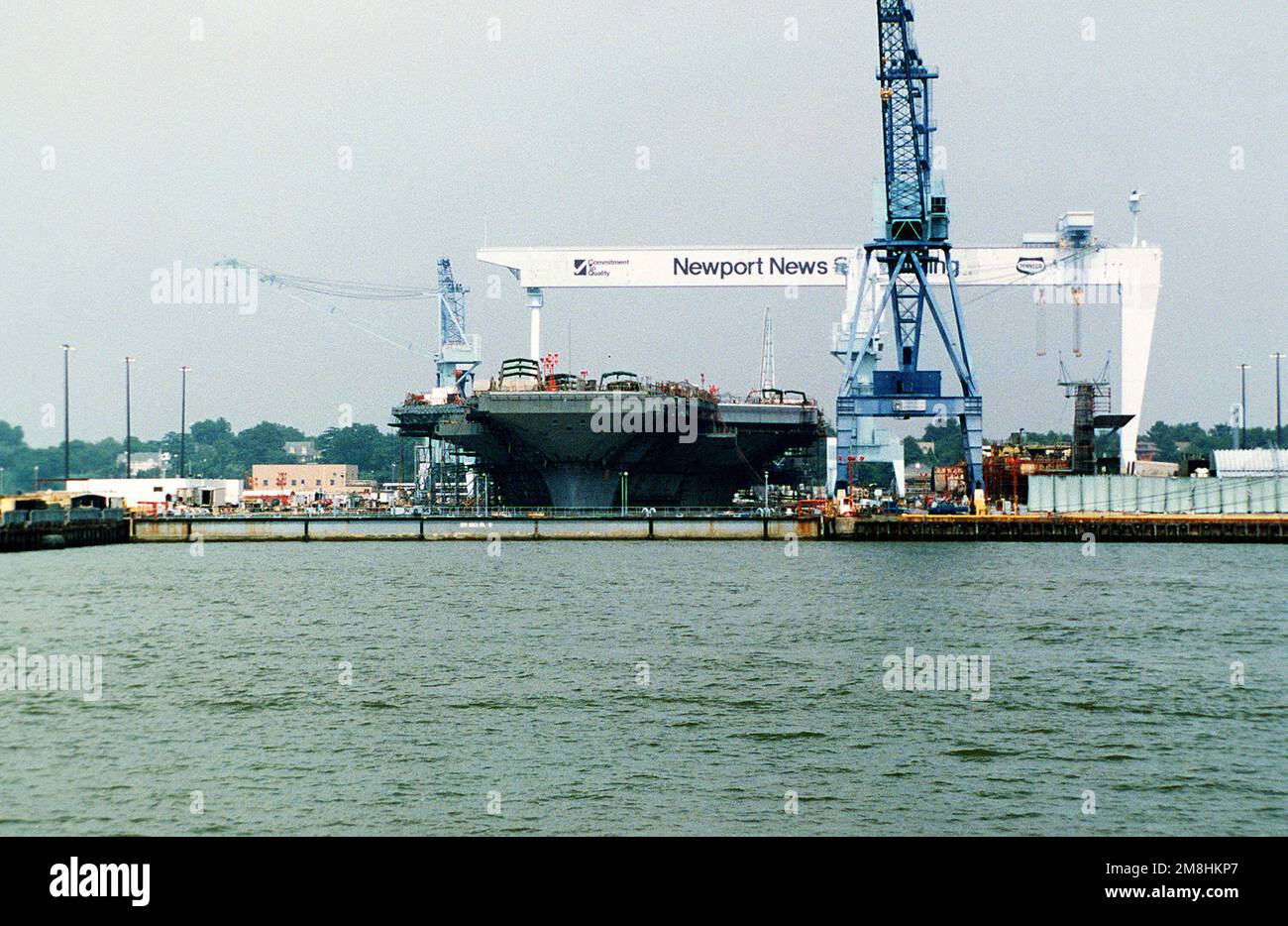 A bow view of the nuclear-powered aircraft carrier JOHN C. STENNIS (CVN ...