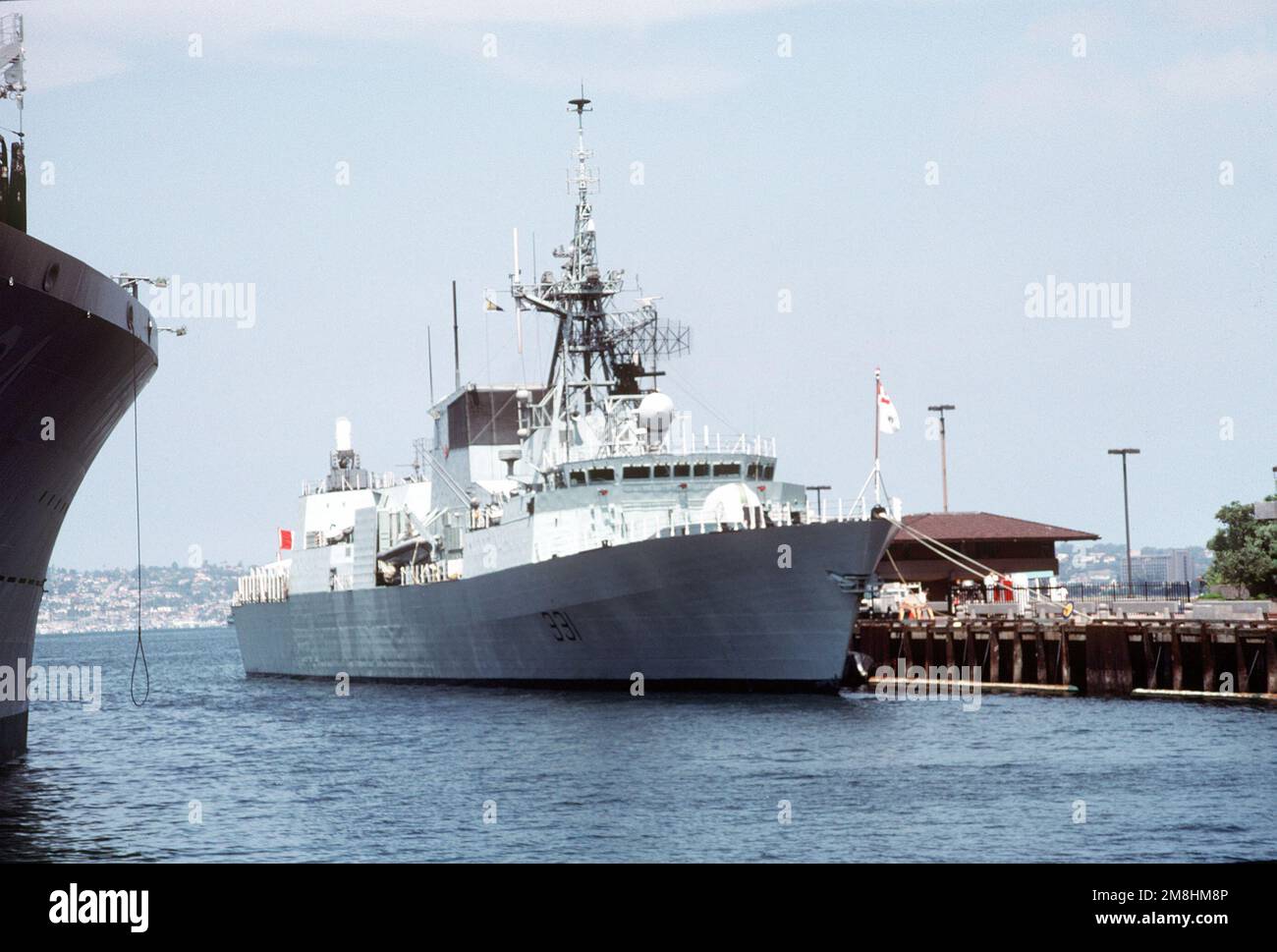 Hmcs vancouver ffh 331 hi-res stock photography and images - Alamy