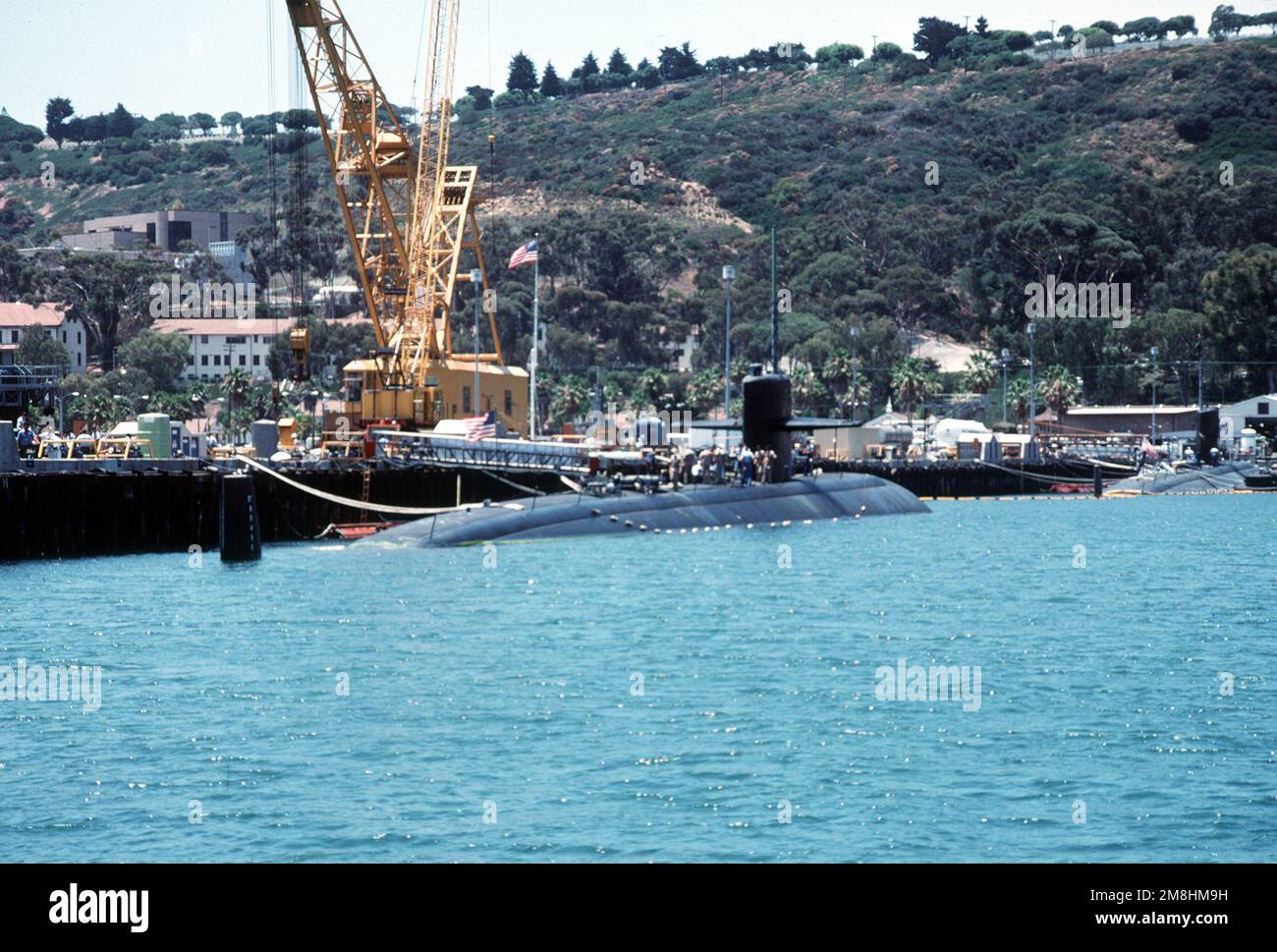 A starboard quarter view of the nuclear-powered attack submarines USS ...