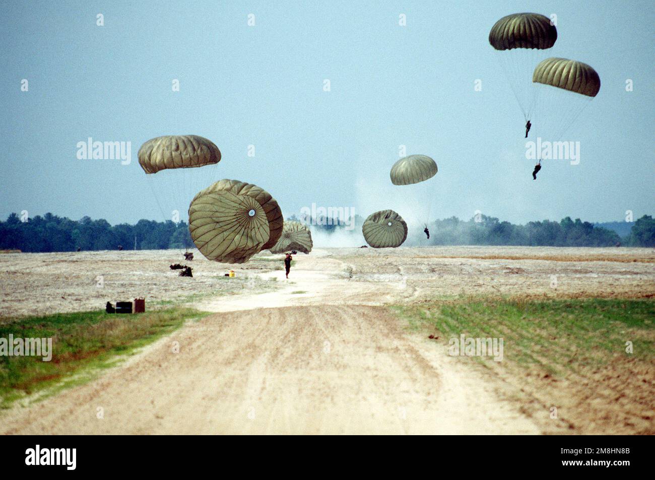 Airborne school hi-res stock photography and images - Alamy