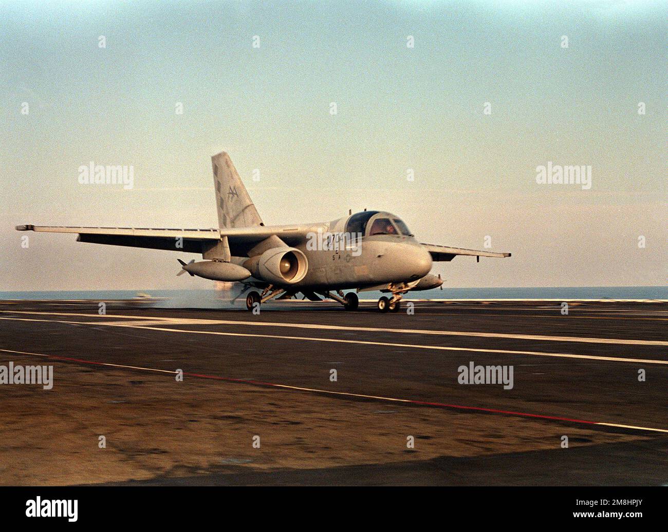 A S-3B Viking aircraft of Air Anti-submarine Squadron 30 (VS-30) lands ...