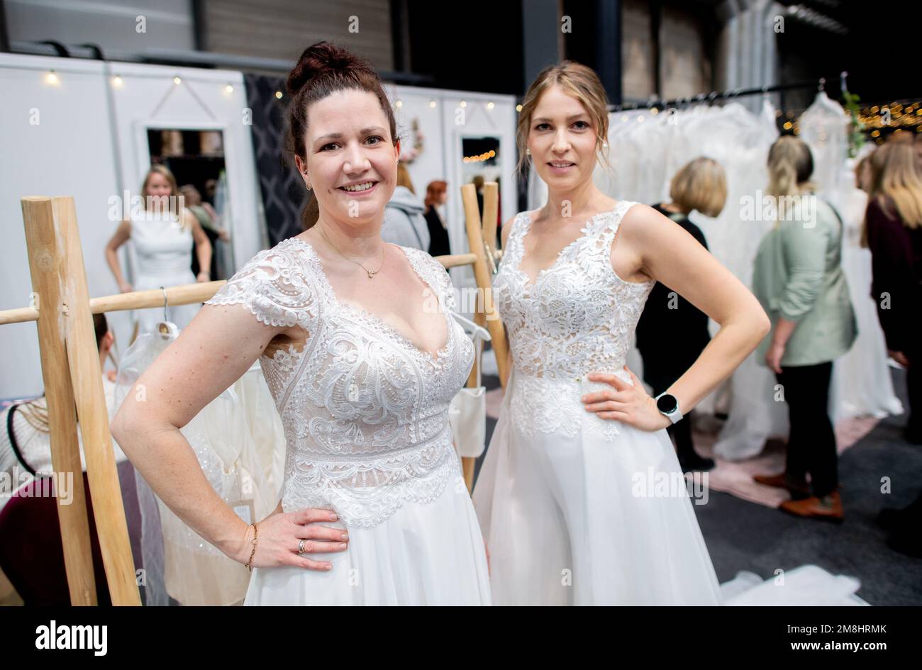 Oldenburg, Germany. 14th Jan, 2023. Models Jennifer (l) and Pia present ...