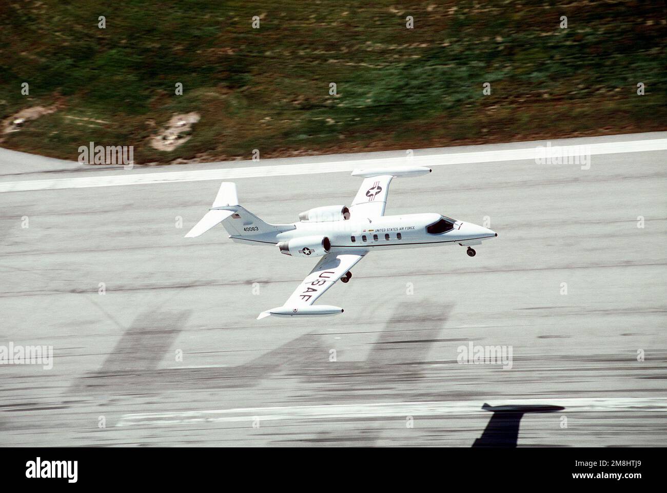 Lear jet aircraft hi-res stock photography and images - Alamy