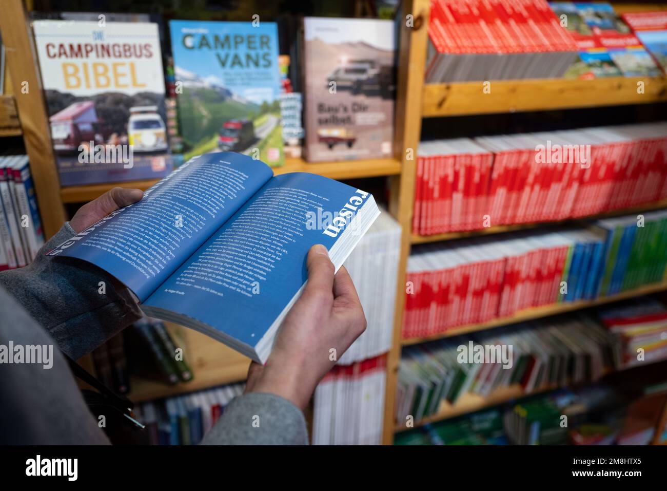Stuttgart, Germany. 14th Jan, 2023. A visitor leafs through a travel ...