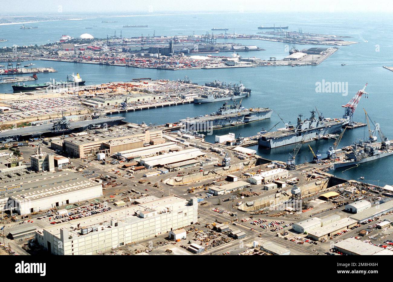 An aerial view of the amphibious assault ships USS TARAWA (LHA-1 ...