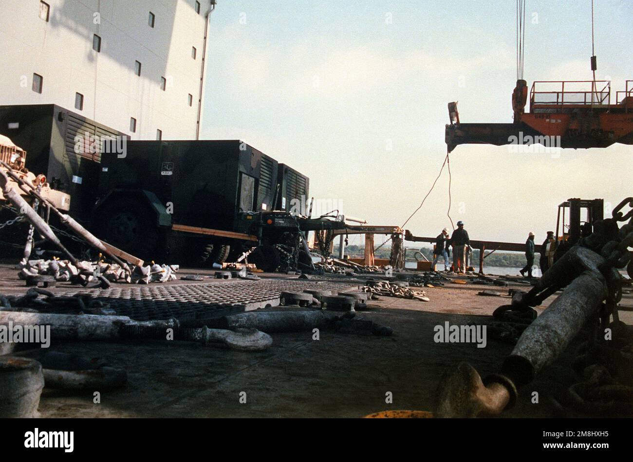 Generator being loaded on the USNS DENEBOLA at the Savannah, Georgia ...