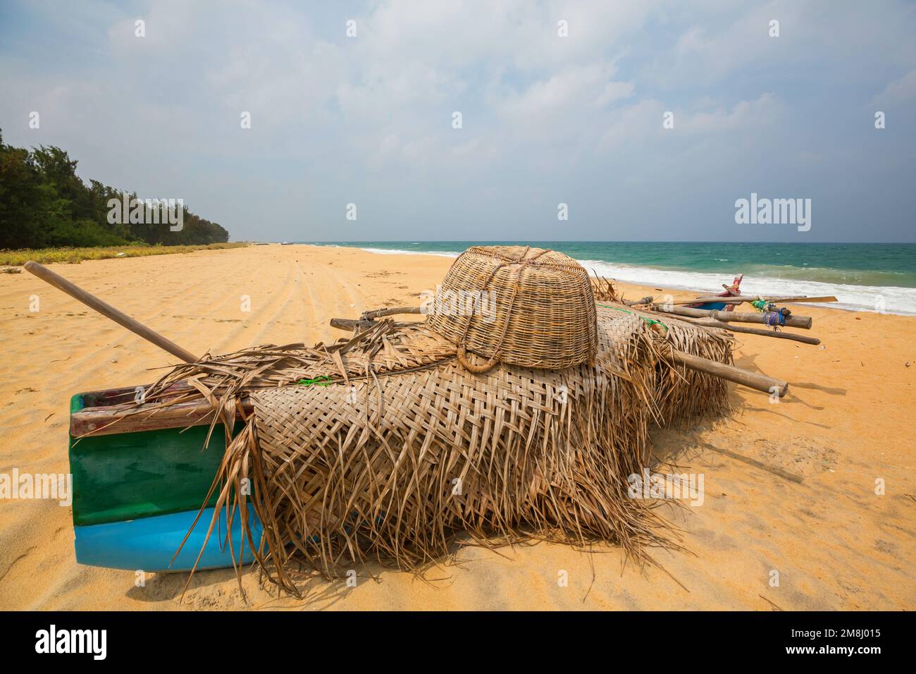 Fishing boat on the beach in Sri Lanka Stock Photo - Alamy