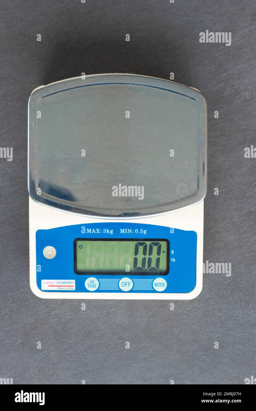 Digital weighing scales hi-res stock photography and images - Alamy