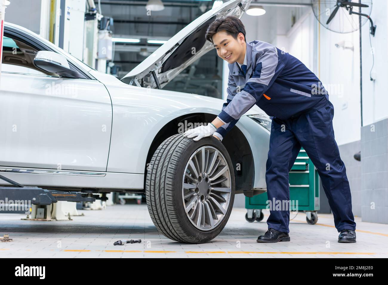 Repair shop mechanics researchers Stock Photo - Alamy