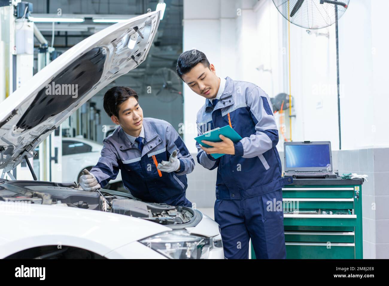 Two engineers auto repair hi-res stock photography and images - Alamy