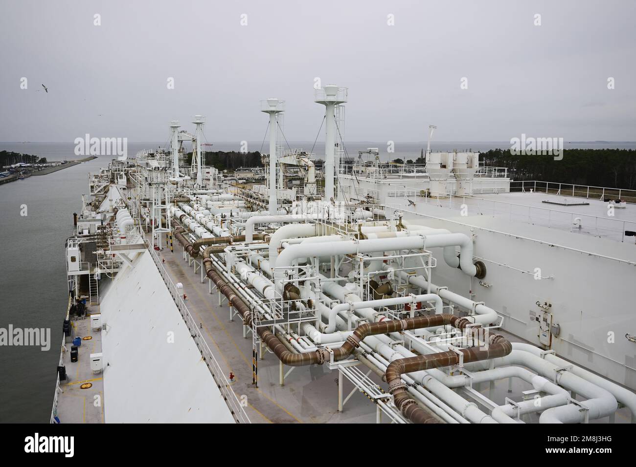 Lubmin, Germany. 14th Jan, 2023. View of the main deck of the ...