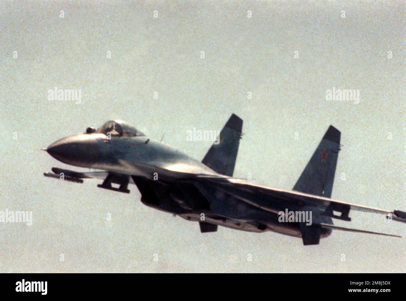 A Russian Navy SU-27K Flanker fighter aircraft from the Northern Fleet ...