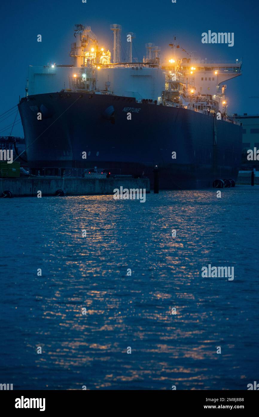 Lubmin, Germany. 14th Jan, 2023. The LNG processing vessel "Neptune" is ...