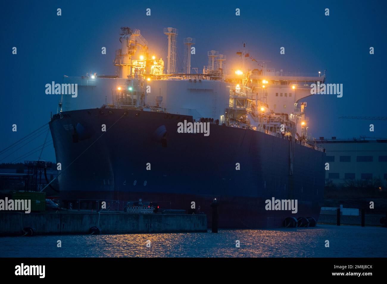Lubmin, Germany. 14th Jan, 2023. The LNG processing vessel "Neptune" is ...