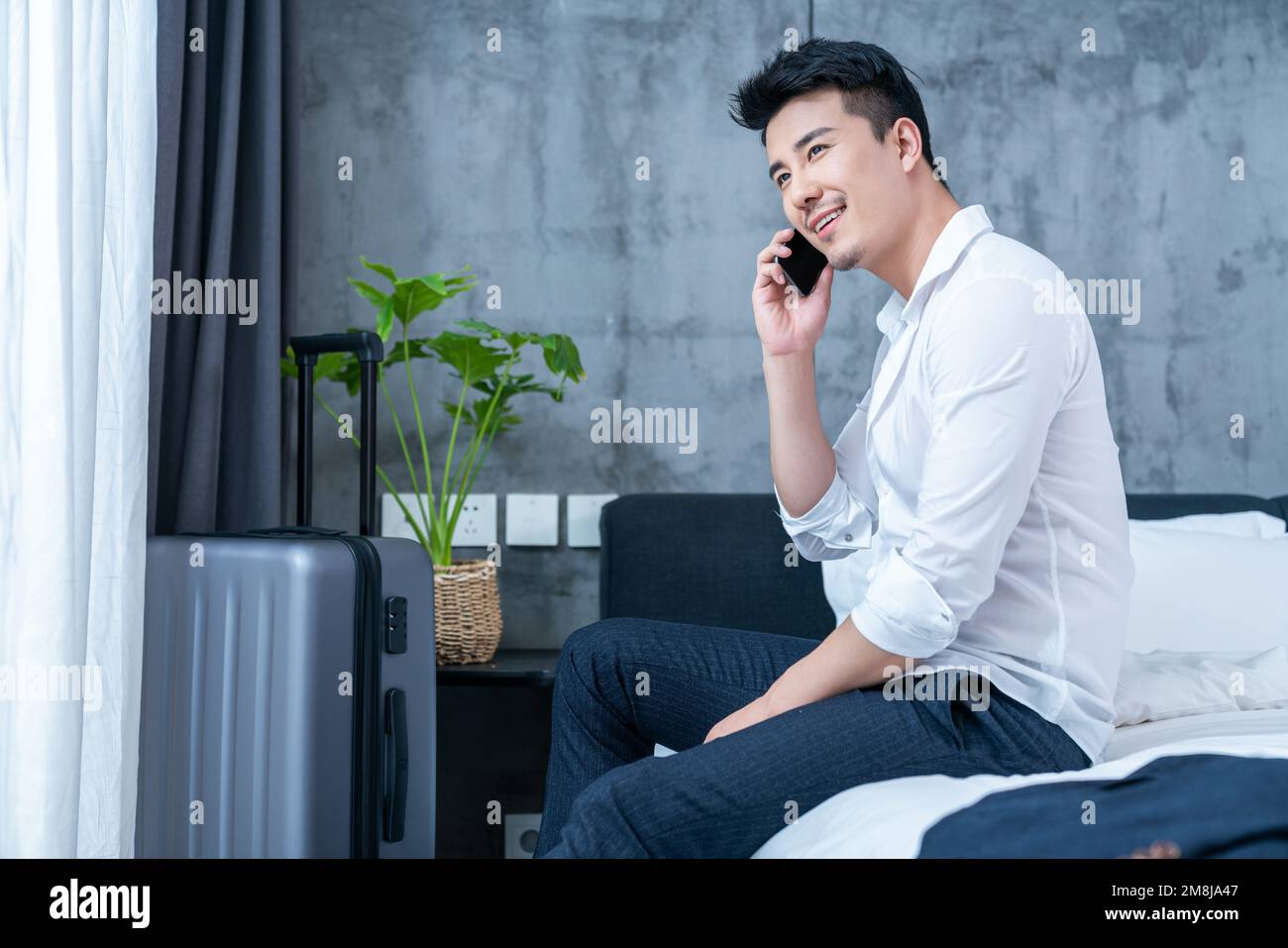 Business man in the hotel the use of mobile phones Stock Photo - Alamy