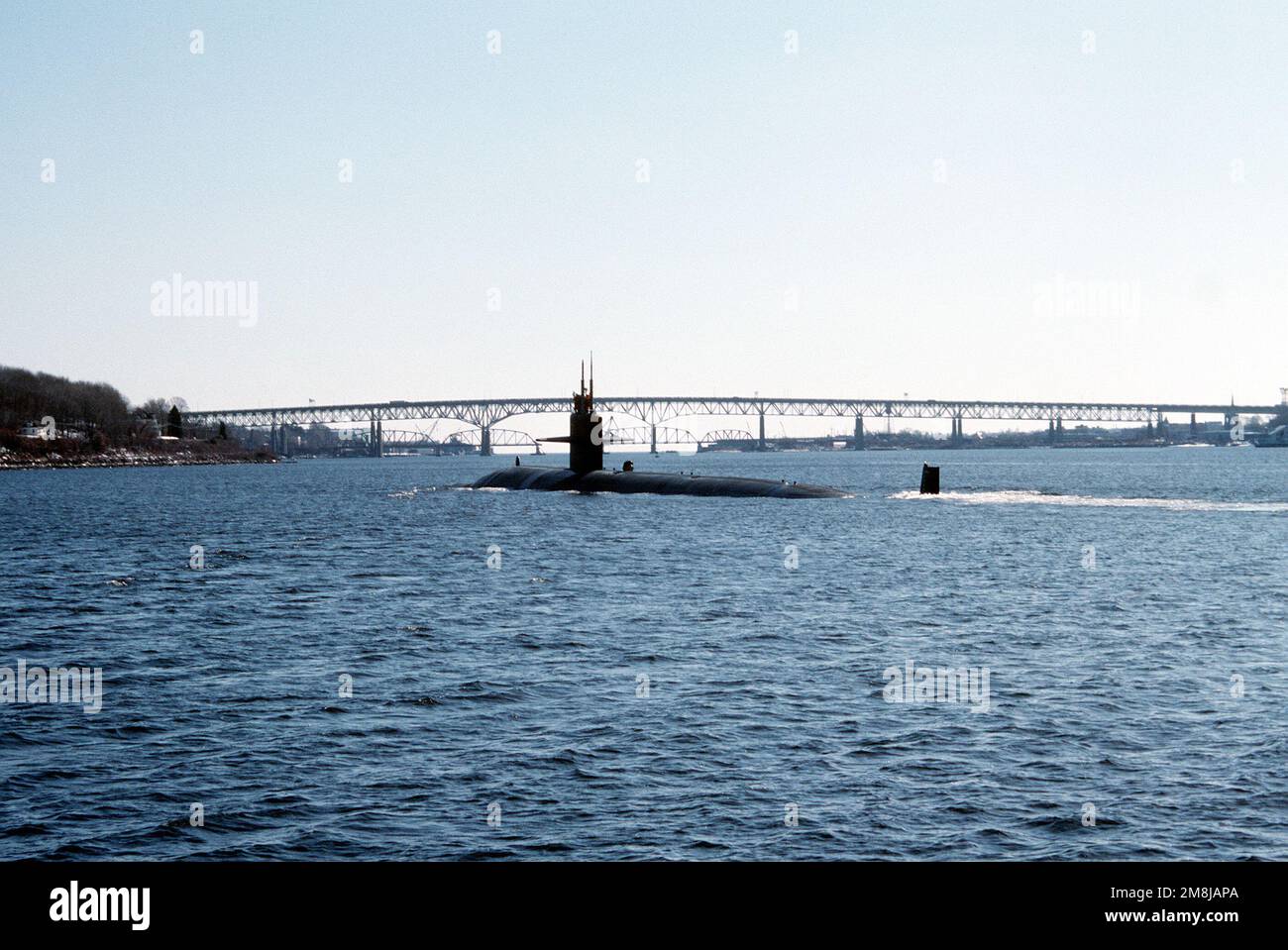 A port quarter view of the nuclear-powered attack submarine USS ...
