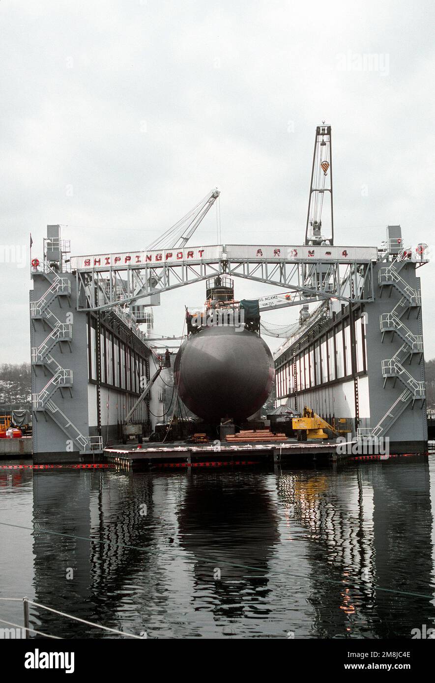 A bow on view of the nuclear-powered attack submarine USS MIAMI (SSN ...