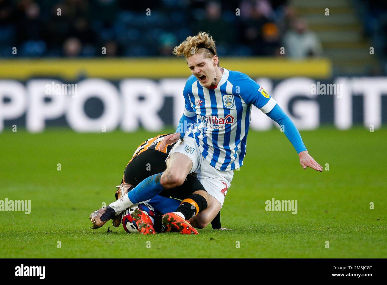 Hull, UK. 14th Jan, 2023. Regan Slater #27 of Hull City and Jack Rudoni ...