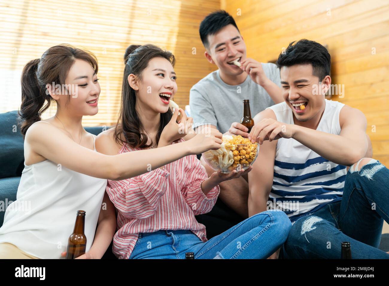 Friends sharing popcorn hi-res stock photography and images - Alamy