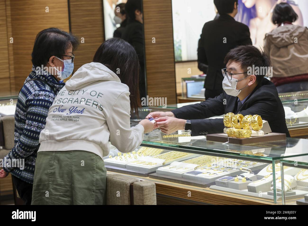 China gold shop jewellery hi-res stock photography and images - Alamy